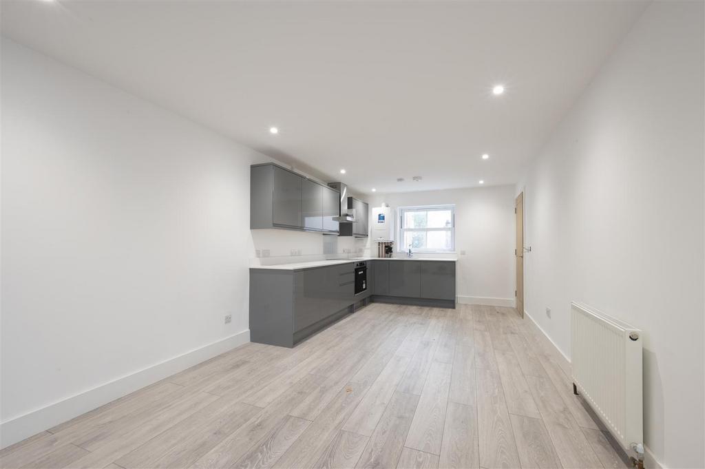 Dorien Road, Raynes Park, SW20 2 bed apartment to rent - £2,250 pcm (£ ...