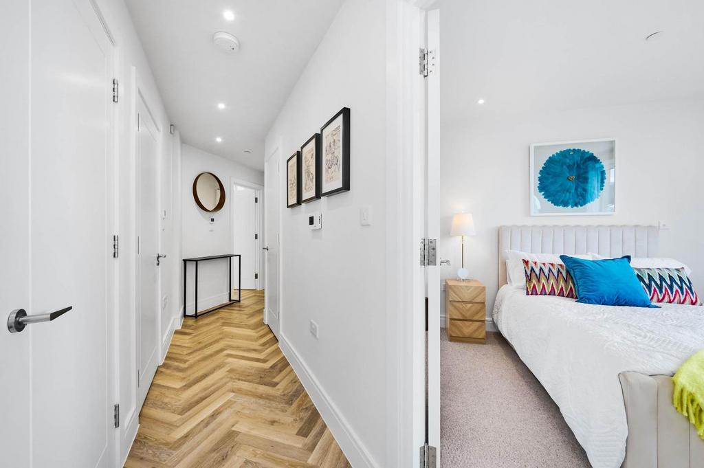 Bombay Street SE16 2 bed flat to rent - £2,900 pcm (£669 pw)