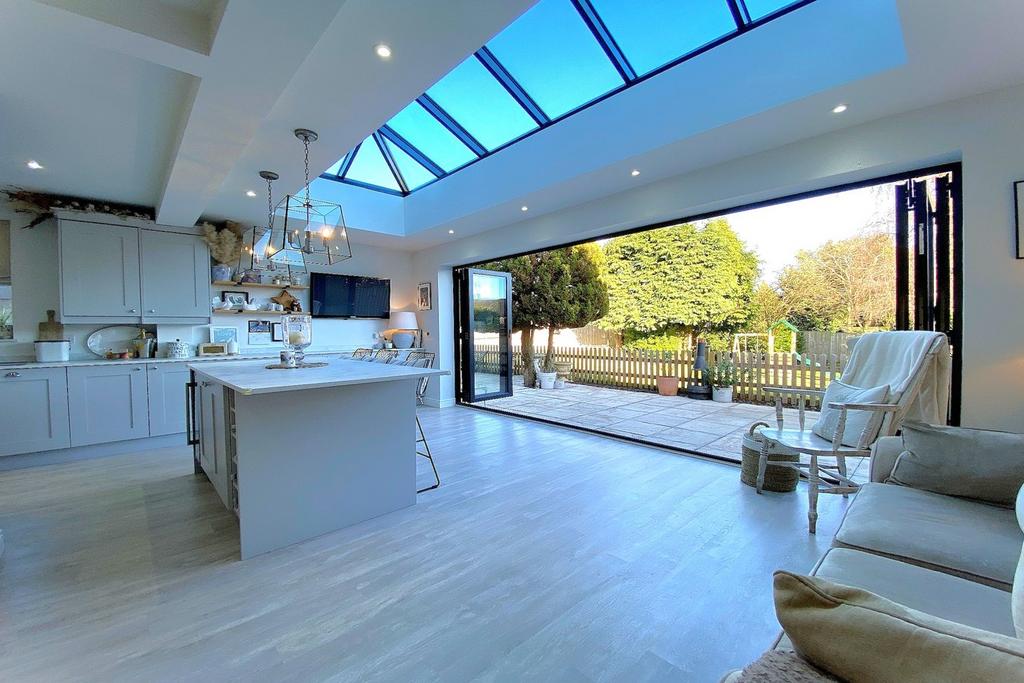 Romany Way, Norton, Stourbridge, DY8 3 bed semi-detached house for sale ...