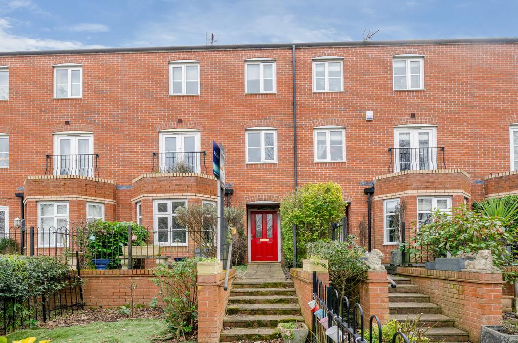 Melrose Walk, Tewkesbury... 3 bed terraced house - £345,000