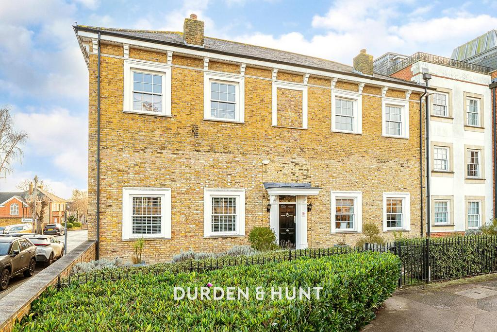 Percival House, Woodford Green, IG8 2 bed apartment to rent - £2,000 ...