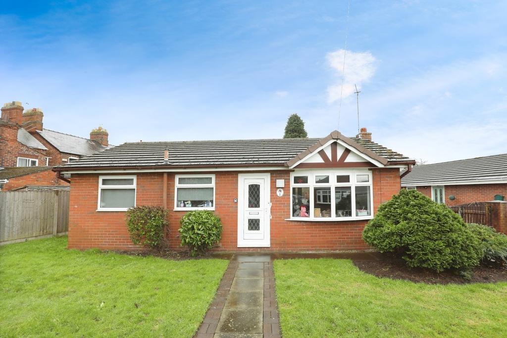 Willow Court, Middlewich CW10 2 bed detached bungalow - £225,000