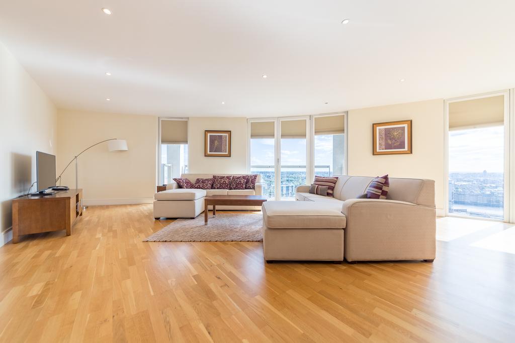 Quadrant Walk, London E14 2 bed apartment - £3,500 pcm (£808 pw)
