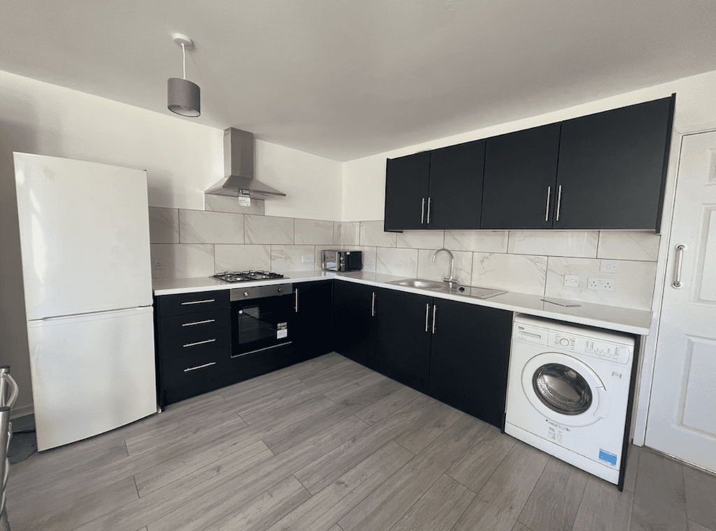 John Rous Avenue, Coventry, CV4 4 bed detached house - £2,100 pcm (£485 pw)