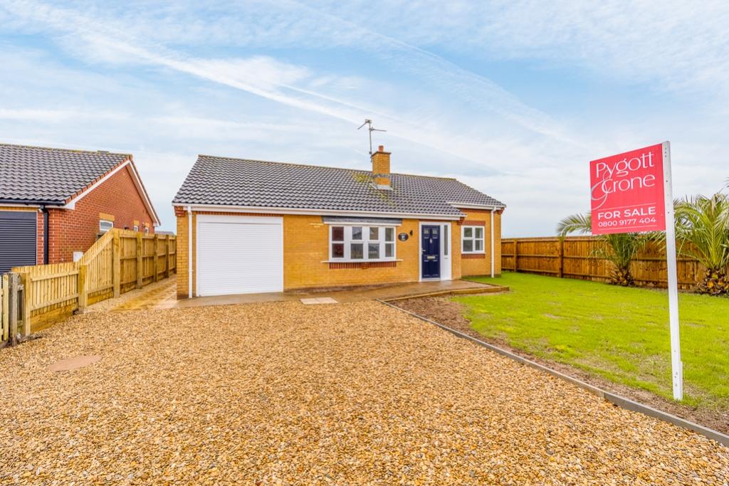 Oakwood Glade, Holbeach, Spalding... 3 bed detached bungalow - £295,000