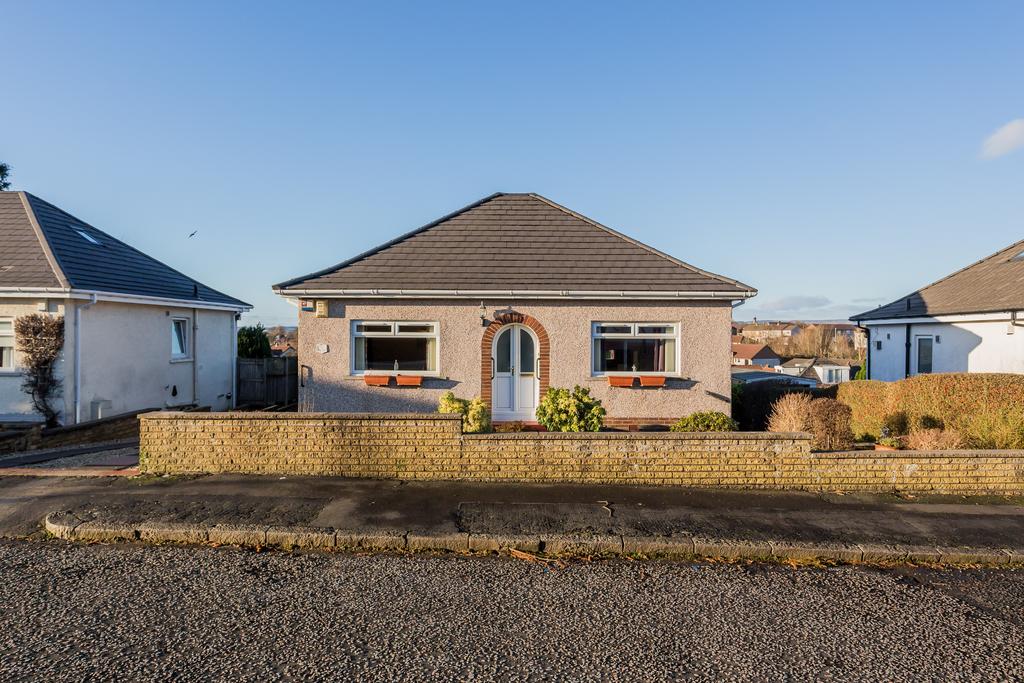 15 Pentland Crescent, Paisley, PA2 8BS 3 bed detached bungalow - £245,000