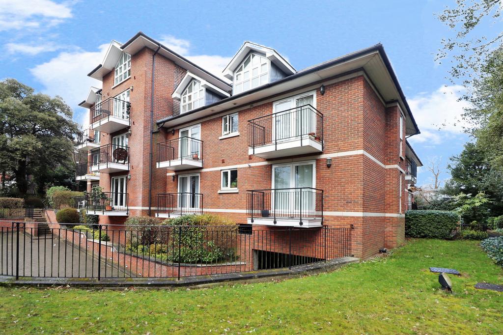 Widmore Road, Bromley 2 bed flat - £425,000