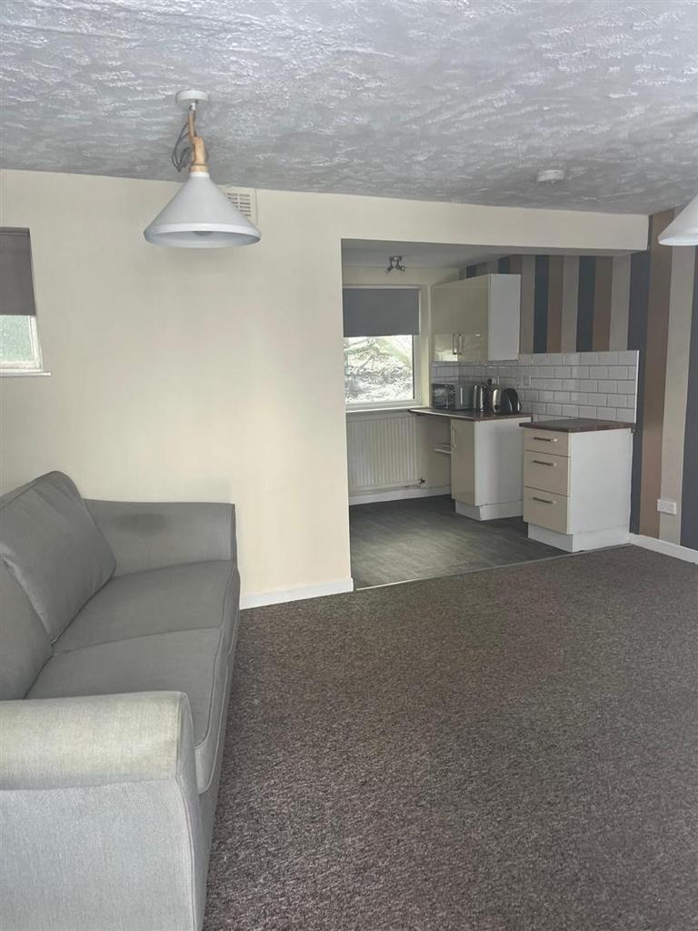 Leek Road, Cellarhead 2 bed property to rent - £795 pcm (£183 pw)