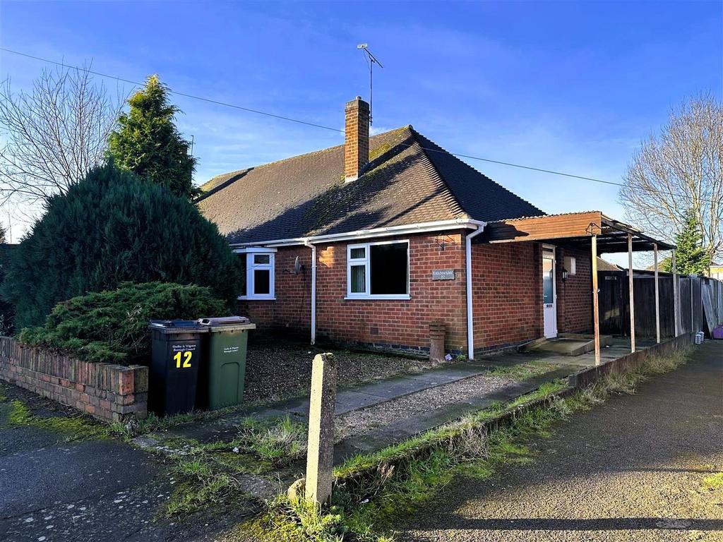 Calverton Avenue, Wigston 2 bed semi-detached bungalow - £220,000