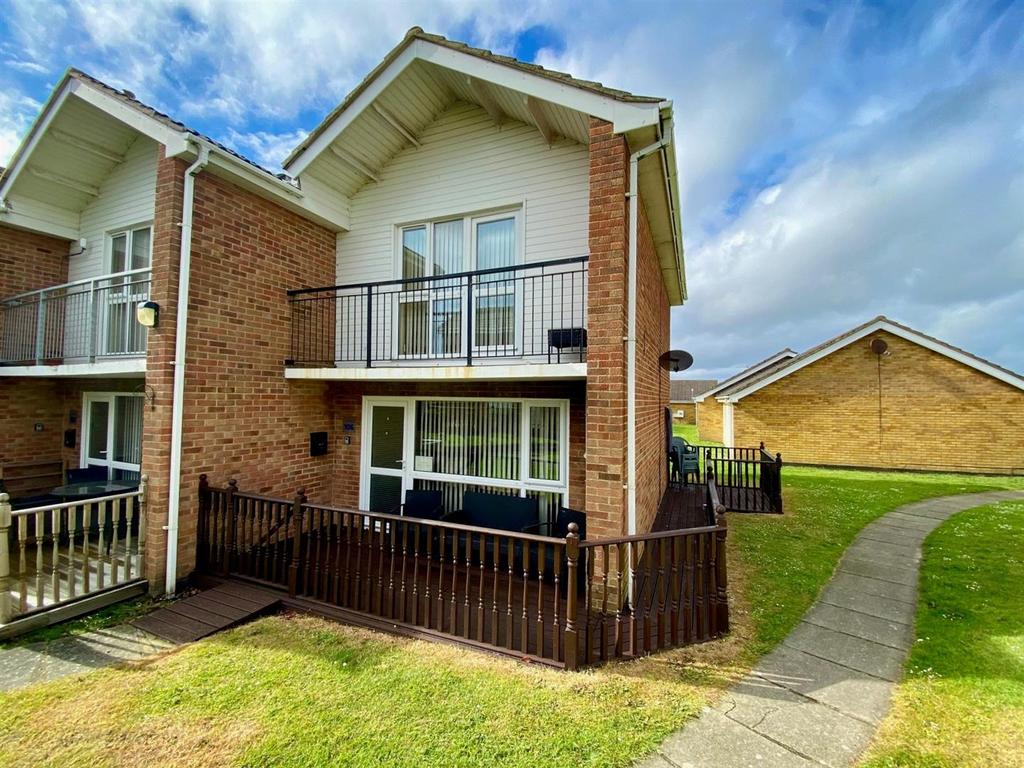 Waterside Park, Corton, Lowestoft... 3 bed chalet for sale - £55,000