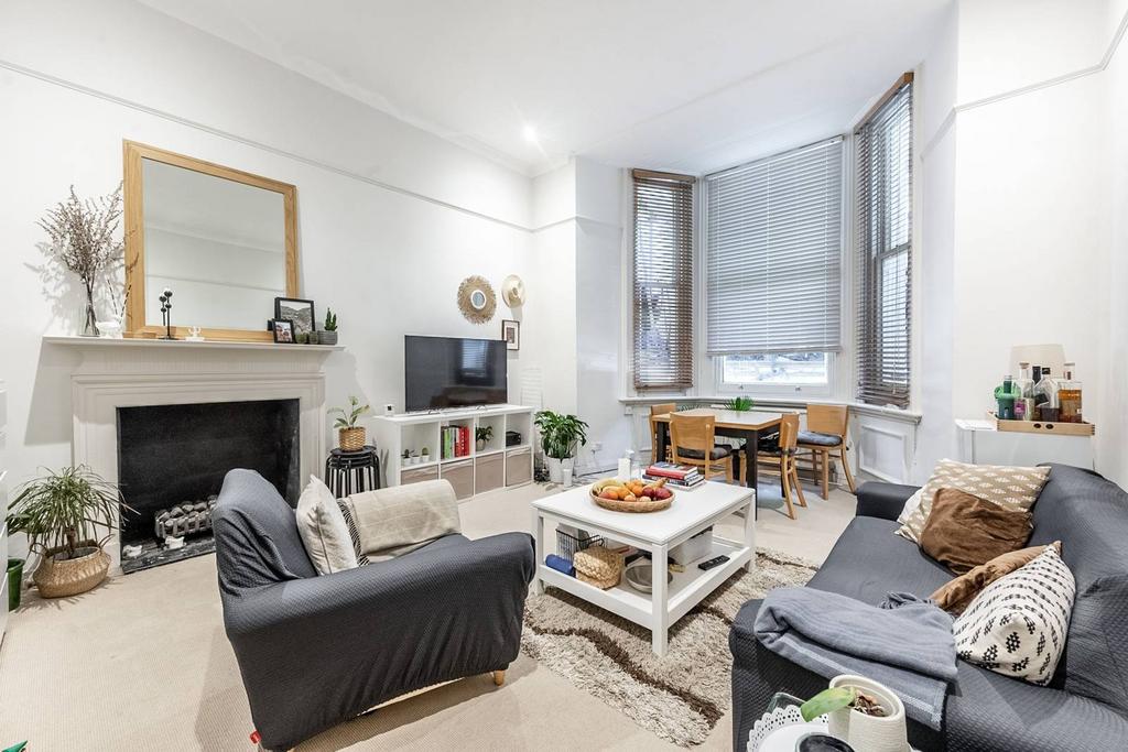 Redcliffe Square, Chelsea, London, SW10 1 bed flat to rent - £4,312 pcm ...