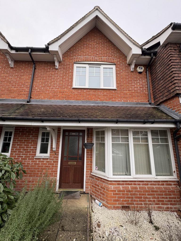 Ashdene Gardens, Reading 3 bed terraced house - £1,895 pcm (£437 pw)