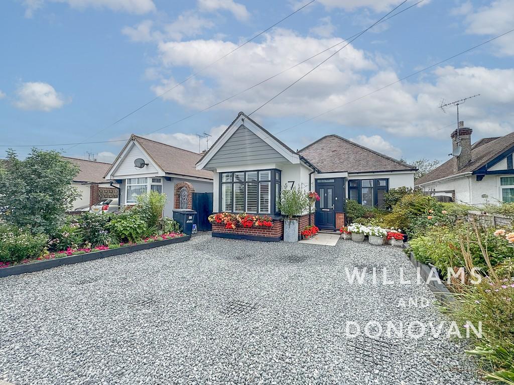 Barbara Close, Rochford 3 bed detached bungalow - £450,000