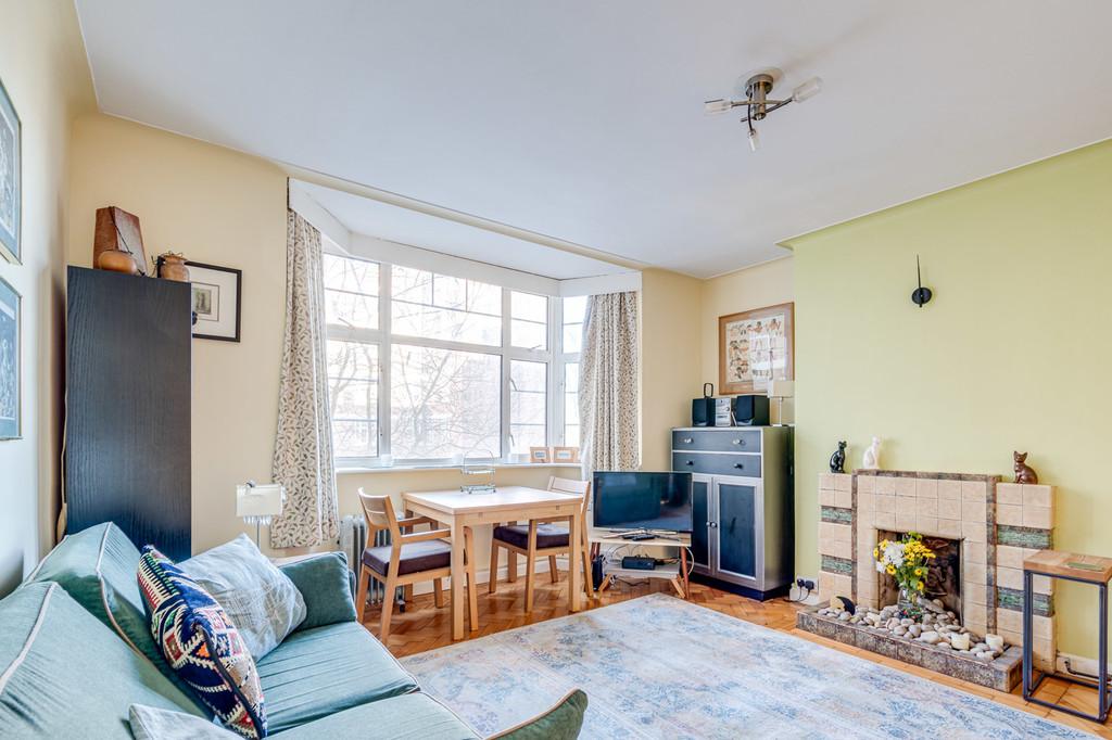 Colney Hatch Lane, Muswell Hill N10 2 bed apartment for sale - £400,000