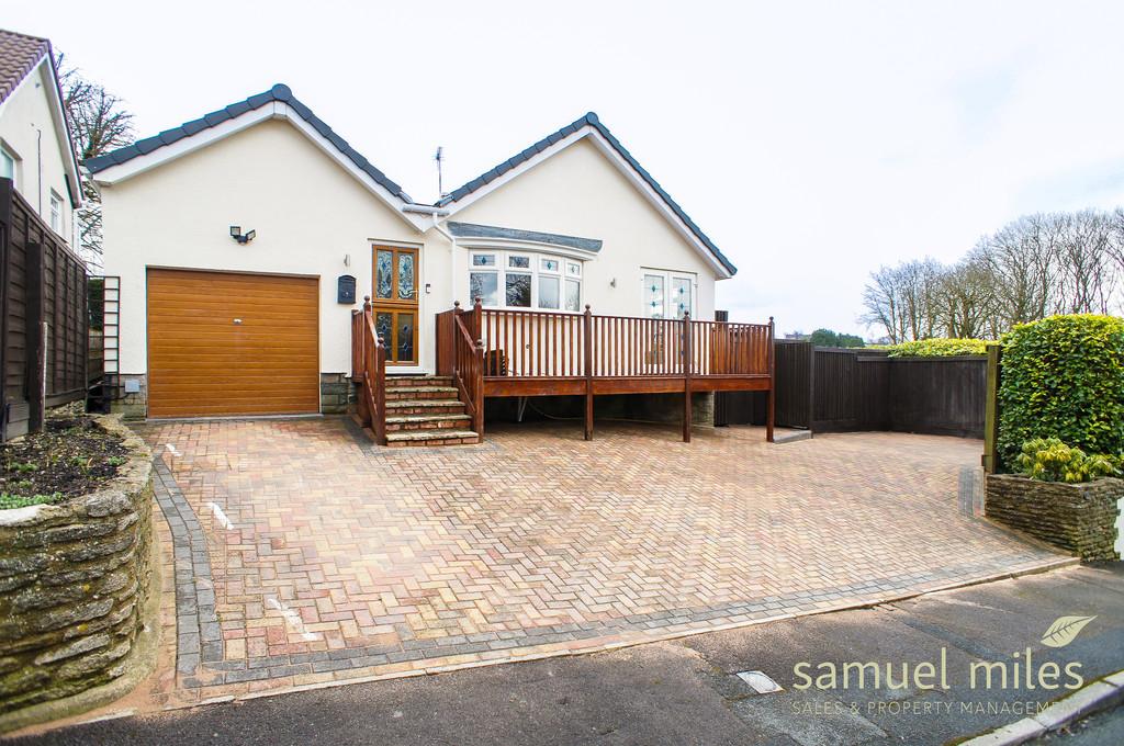 Honeyhills, Royal Wootton Bassett SN4 4 bed detached bungalow for sale ...