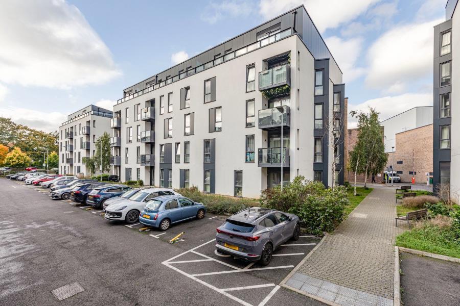Market Street, Addlestone KT15 1 bed flat to rent - £1,300 pcm (£300 pw)
