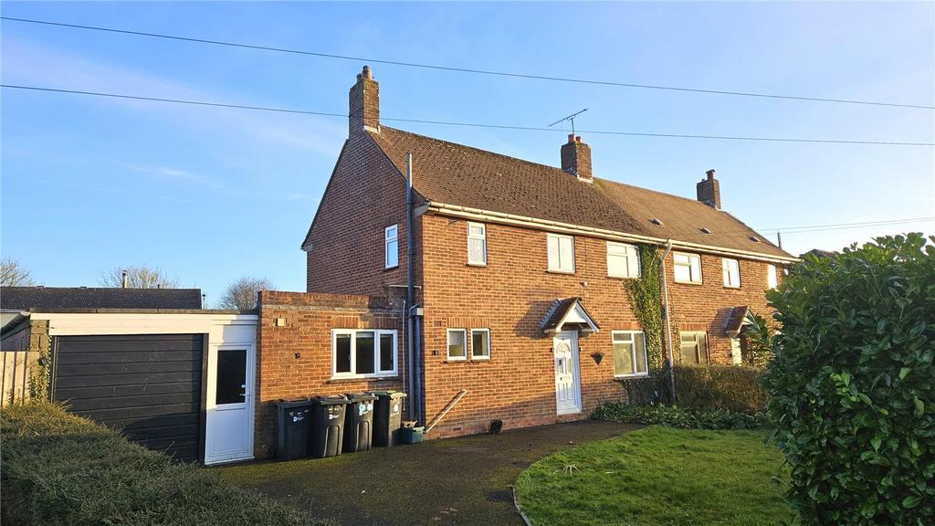 Crookhays, Shaftesbury, SP7 3 bed semi-detached house - £345,000