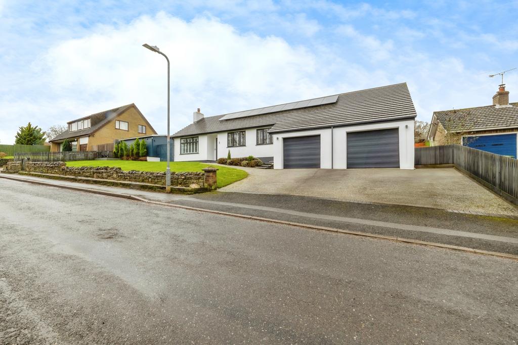 Little Thorpe Lane, Lincoln LN6 3 bed bungalow for sale - £450,000