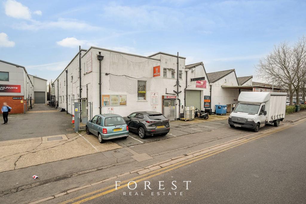 10 Greycaine Road, Watford, WD24 7GP Industrial unit - £3,500 pcm (£808 pw)