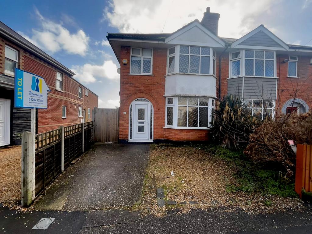 Portfield Road, Christchurch 3 bed detached house - £1,675 pcm (£387 pw)