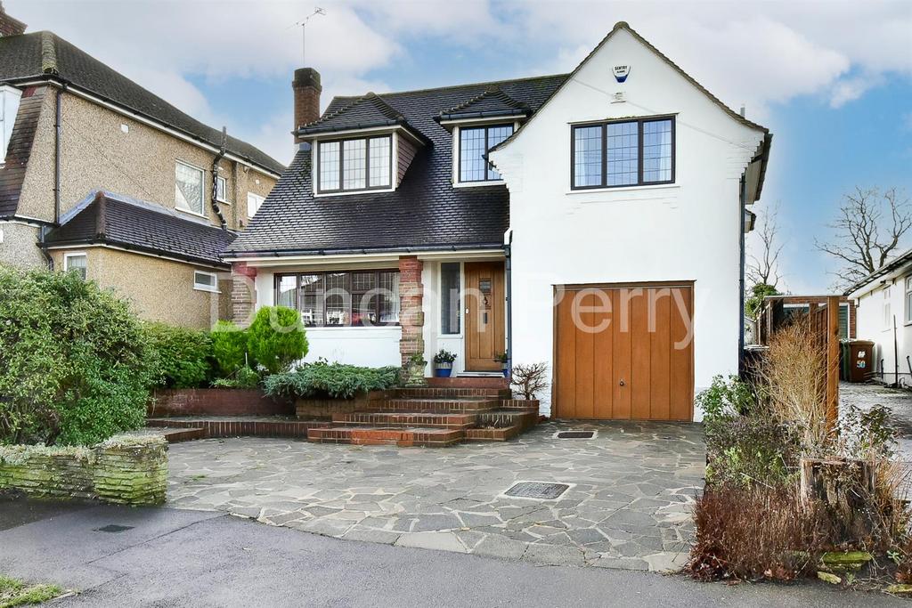 Sherwood Avenue, Herts EN6 3 bed detached house - £879,000