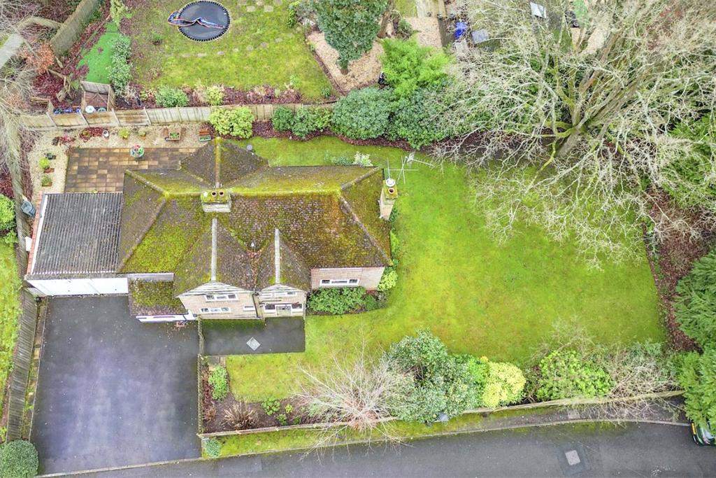 Frimley Road, Guildford GU12 4 bed detached house for sale - £750,000