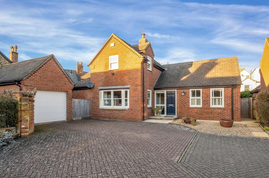 Alwyne Close, Oakham 3 bed detached house - £575,000