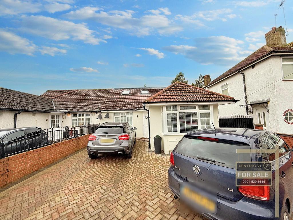 Strathearn Avenue, HAYES UB3 4 bed semi-detached bungalow - £800,000