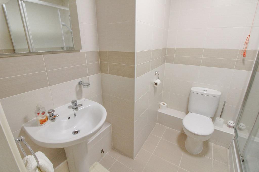 Flat 27 Mountfield Court, Howards... 2 bed apartment for sale - £125,000
