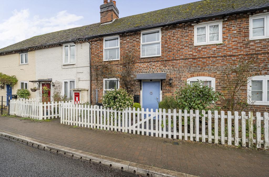 Station Road, Reading RG7 2 bed terraced house - £1,350 pcm (£312 pw)