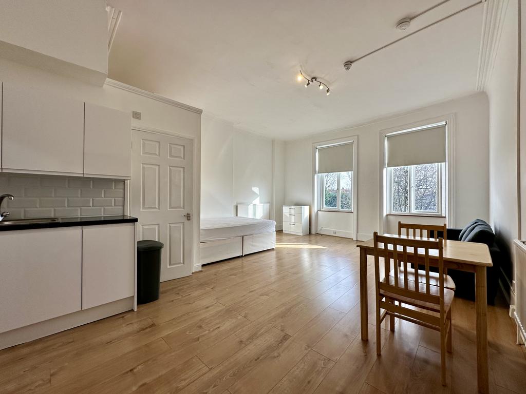 Parsifal Road, London NW6 Studio - £1,647 pcm (£380 pw)