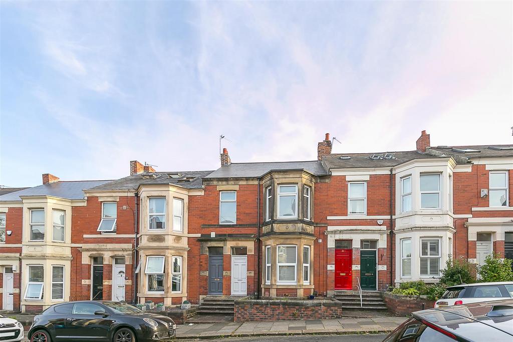 Grosvenor Gardens, Jesmond Vale... 3 bed flat - £1,350 pcm (£312 pw)