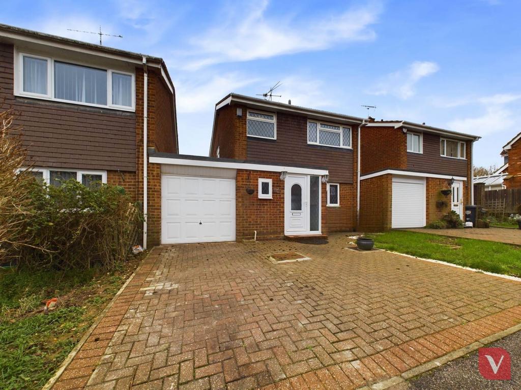 Brompton Close, Luton LU3 3 bed link detached house - £375,000