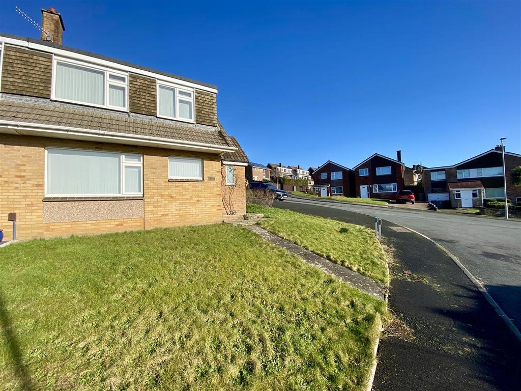 Perryman Close, Plymouth PL7 3 bed semi-detached house - £260,000