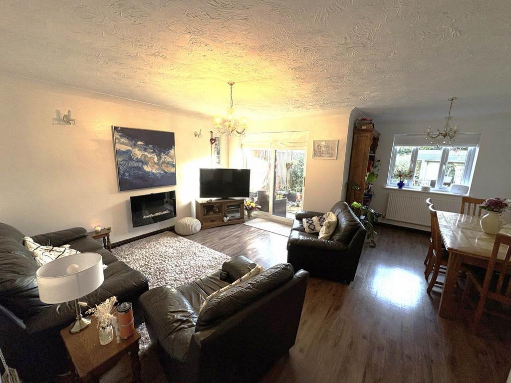 Bromley Heath Road, Bristol, 4 bed house - £1,750 pcm (£404 pw)