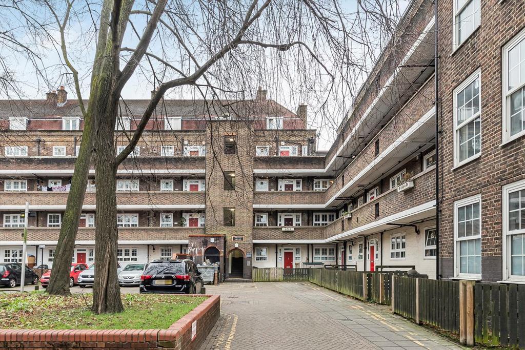 Union Grove, London SW8 3 bed flat for sale - £400,000