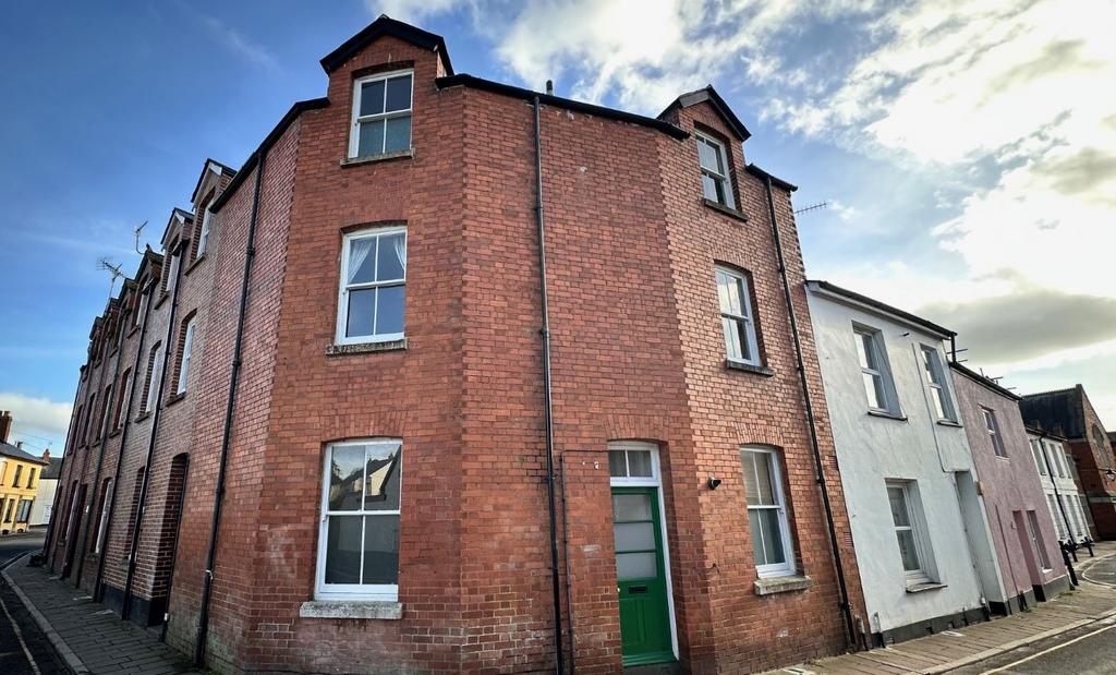 43 Castle Street, Tiverton, Devon... 4 bed townhouse - £100,000