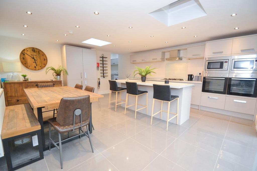Marshall Avenue, Cross Gates, Leeds... 1 bed in a house share - £500 ...