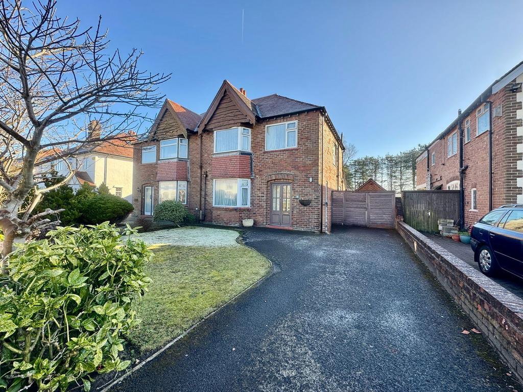 Lynton Road Southport PR8 3AP 3 bed semi-detached house for sale - £340,000