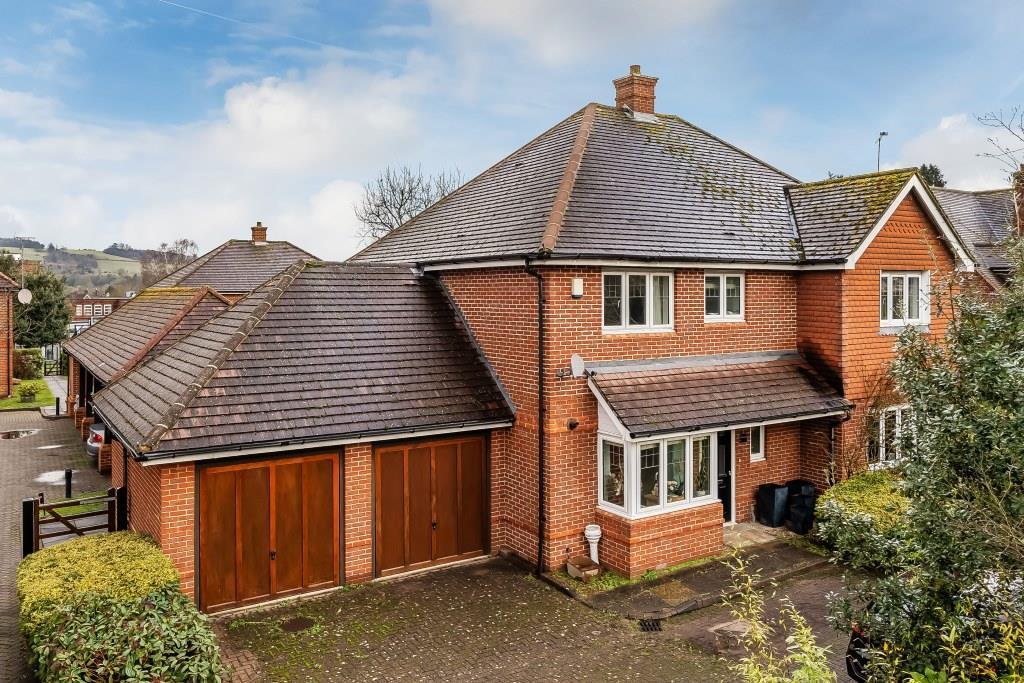 NOWER CLOSE EAST, DORKING, RH4 3 bed semi-detached house - £599,950