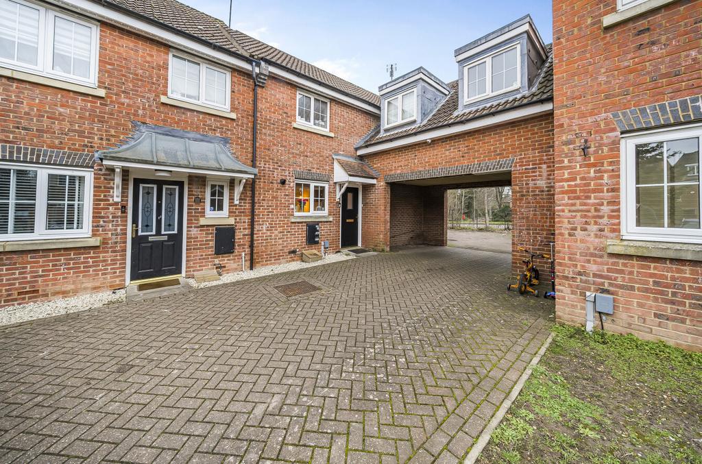 Moore Crescent, Dunstable LU5 3 bed end of terrace house - £340,000