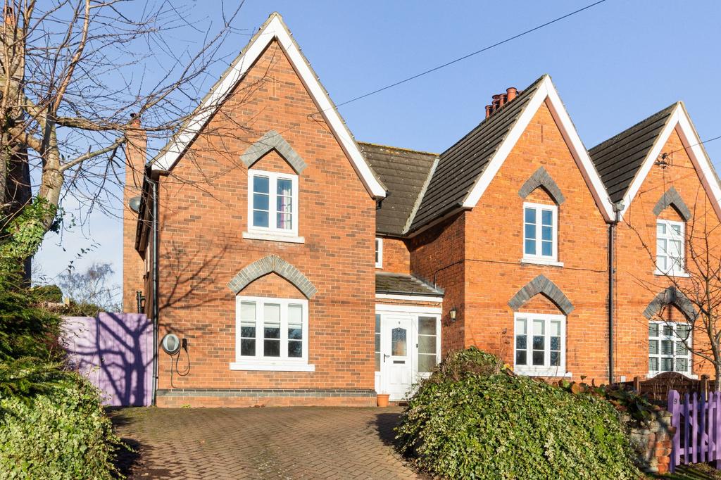 South Street, Roxby, Scunthorpe... 5 bed semi-detached house - £295,000
