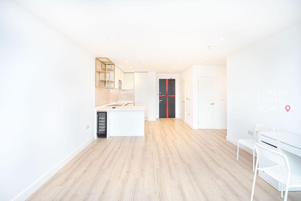 Waterview House, 12 Quay Walk... 1 bed apartment - £1,800 pcm (£415 pw)
