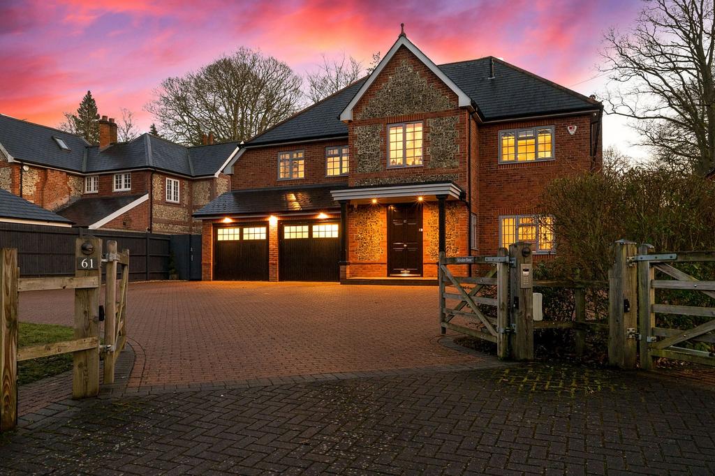 Elvetham Road, Fleet GU51 6 bed detached house - £1,650,000