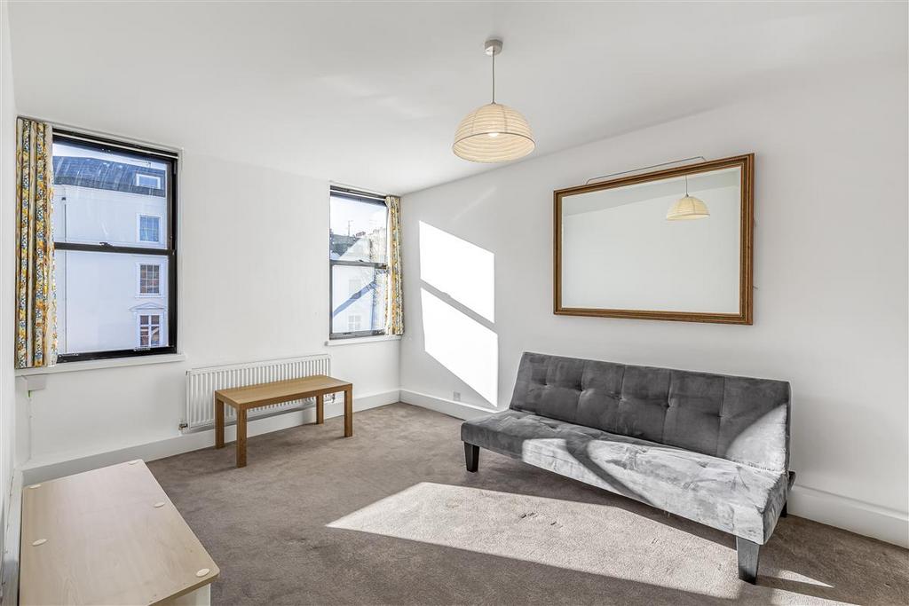 Tachbrook Street, SW1V 3 bed flat - £700,000