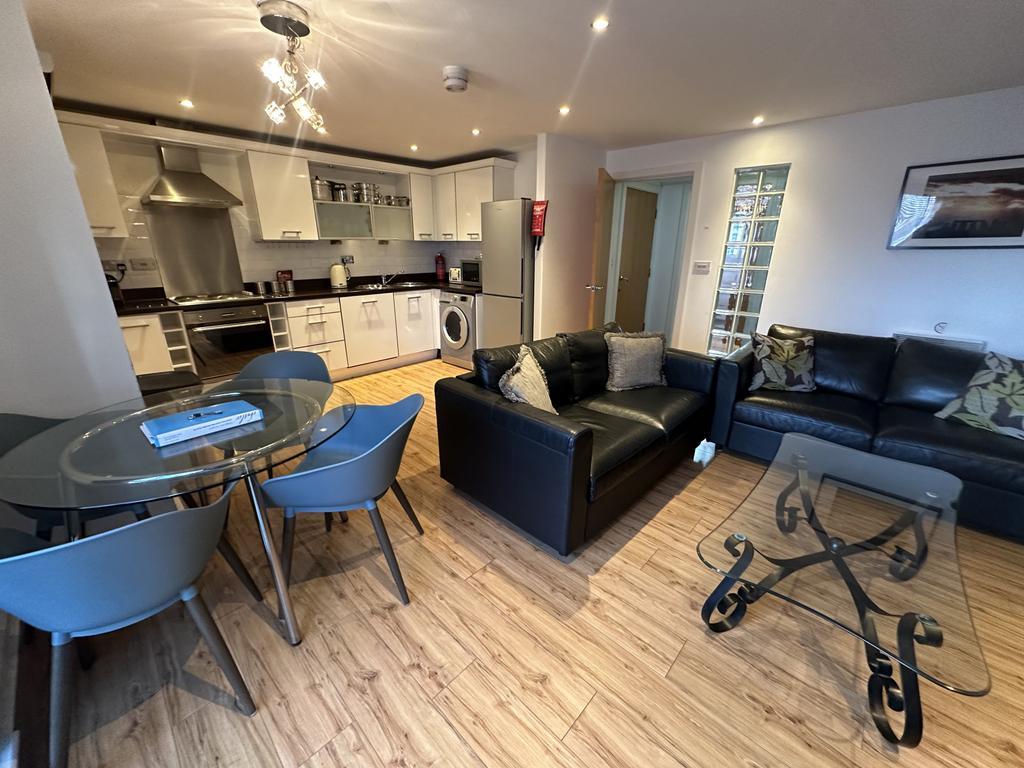 Scott Court, Central Way, Warrington... 2 bed apartment - £126,000
