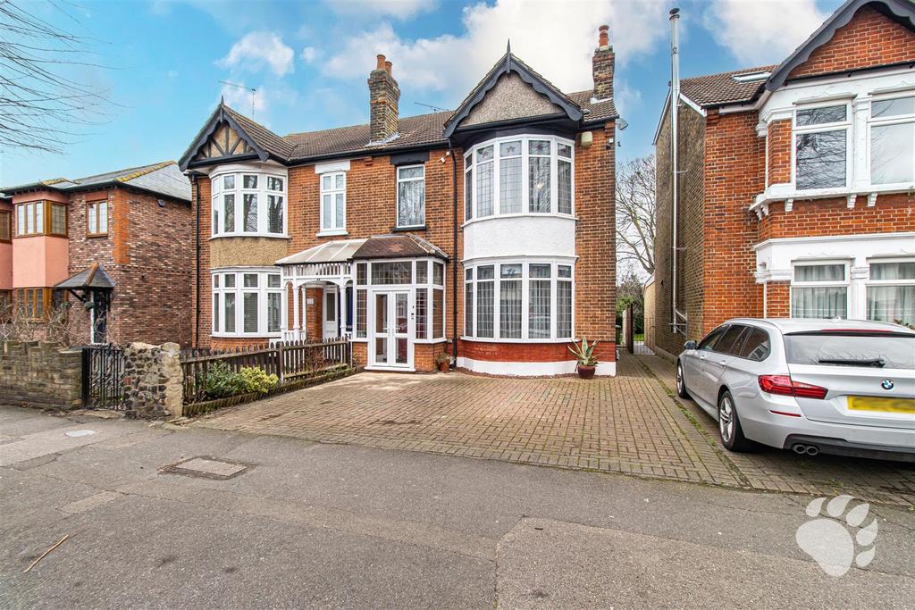 Mawney Road, Romford RM7 5 bed semi-detached house - £625,000
