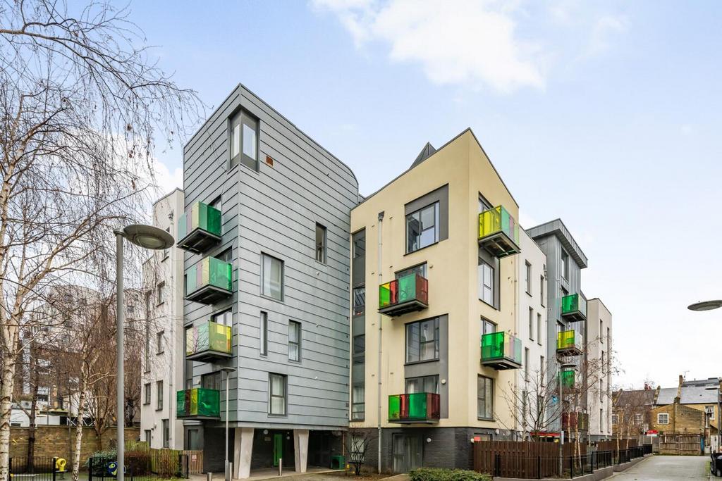 Bicycle Mews, Clapham, London, SW4 1 bed flat - £485,000