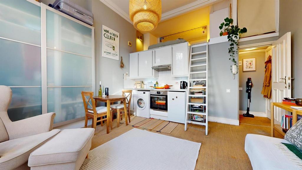 Longridge Road, London SW5 Studio - £3,683 pcm (£850 pw)