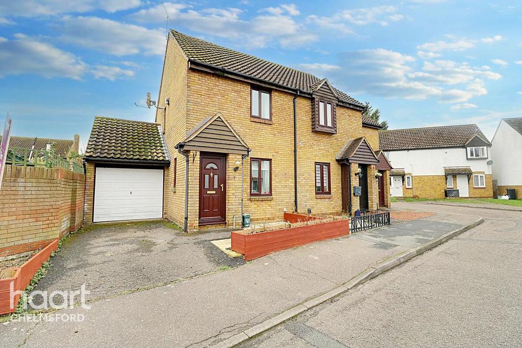 Saywell Brook, Chelmsford 2 bed end of terrace house - £375,000